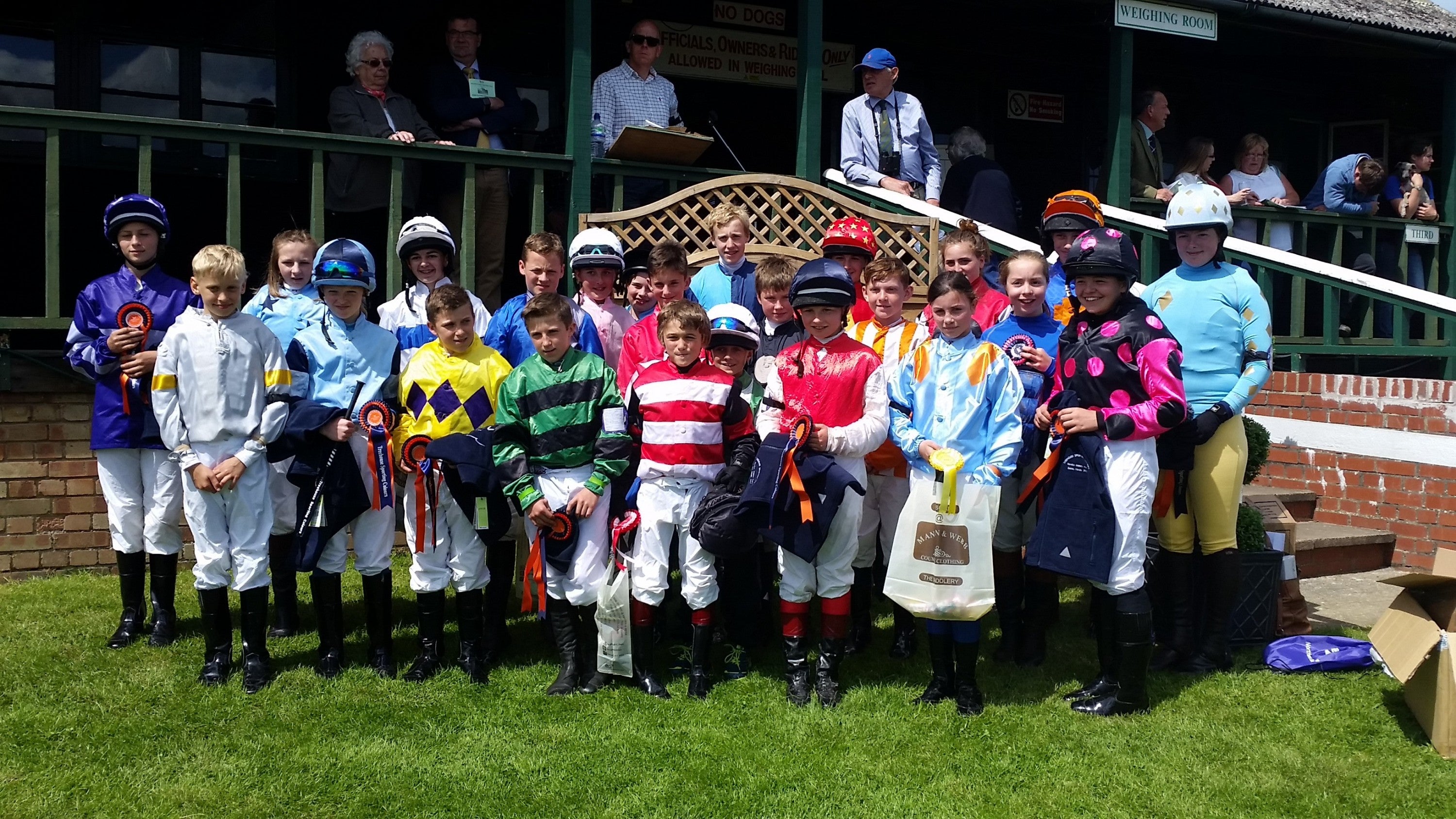 A Fantastic Pony Racing Finals at Garthorpe. – Treehouse Sporting Colours
